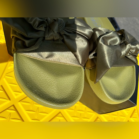 Puma | Shoes | Puma By Rihanna Fenty Bow Slide | Poshmark